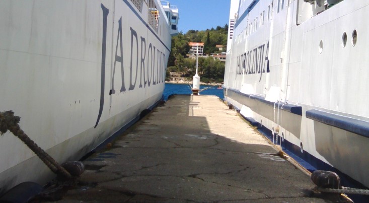 SPLITSKA LUKA POD NAJEZDOM MOTORIZIRANIH TURISTA IZ CIJELE EU - PANOPTICUM